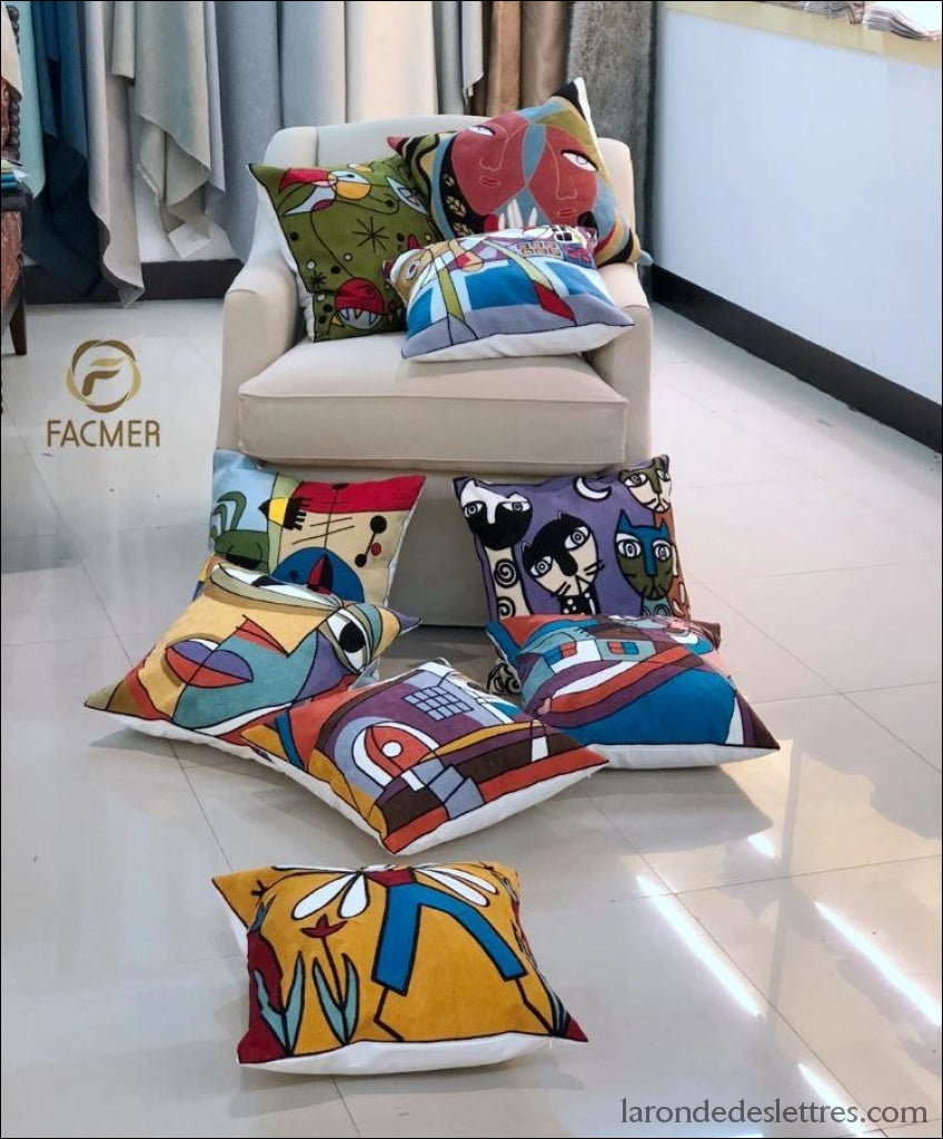 Housse de coussin brodée - Profil – La Ronde des Lettres